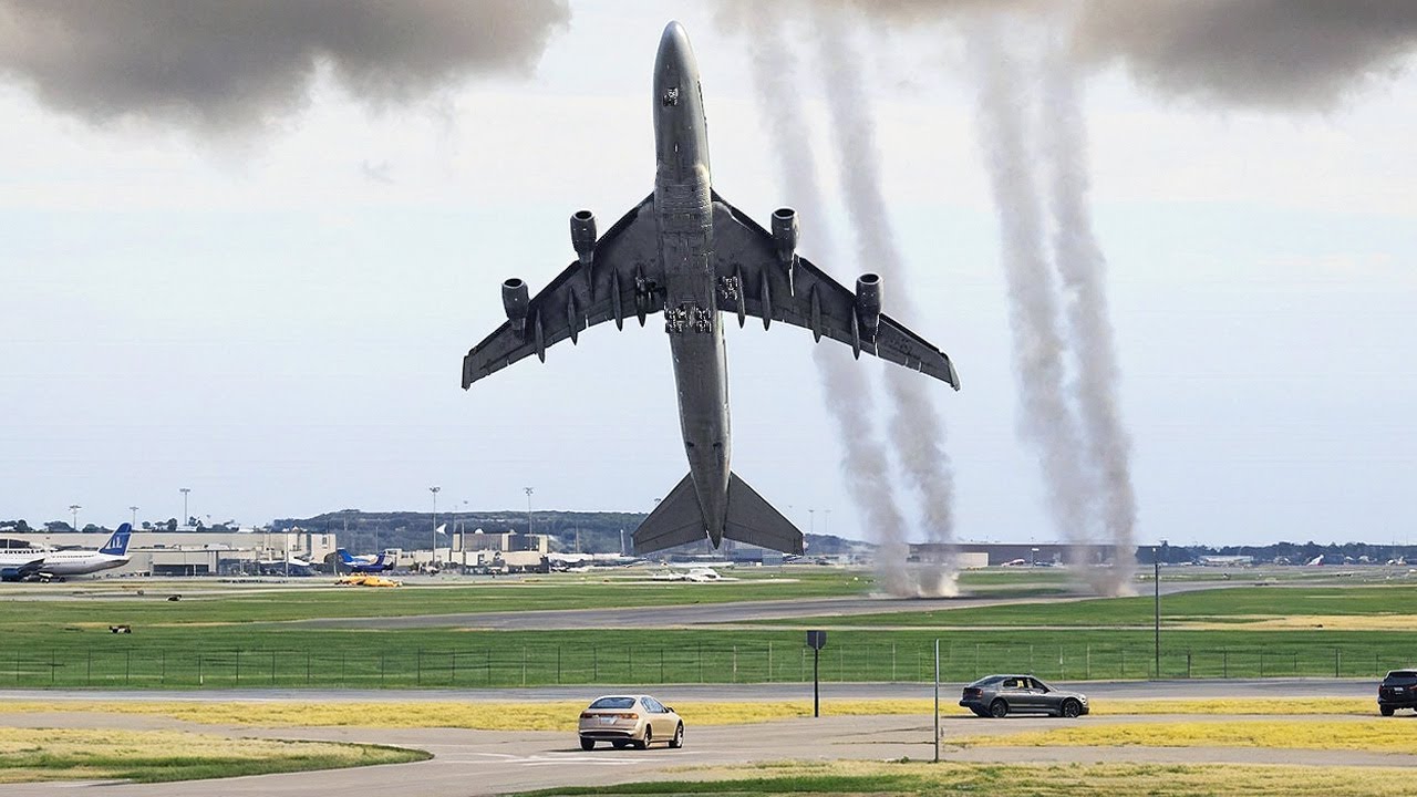 65 Unbelievable Aviation Moments Caught on Camera - YouTube