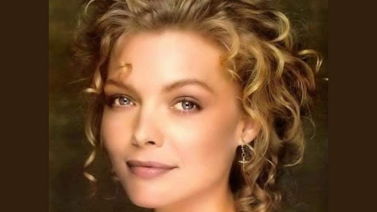13 Sexy Photos of Michelle Pfeiffer - YouTube
