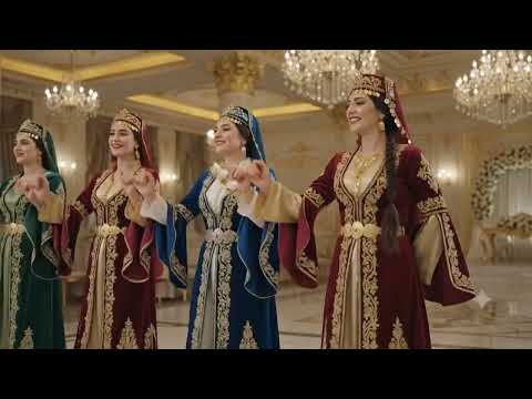 Halay Oynayan Kadınların Renkli ve Coşkulu Anları #halay #kurdish #kurtce #düğün  #gelin  #halaybasi