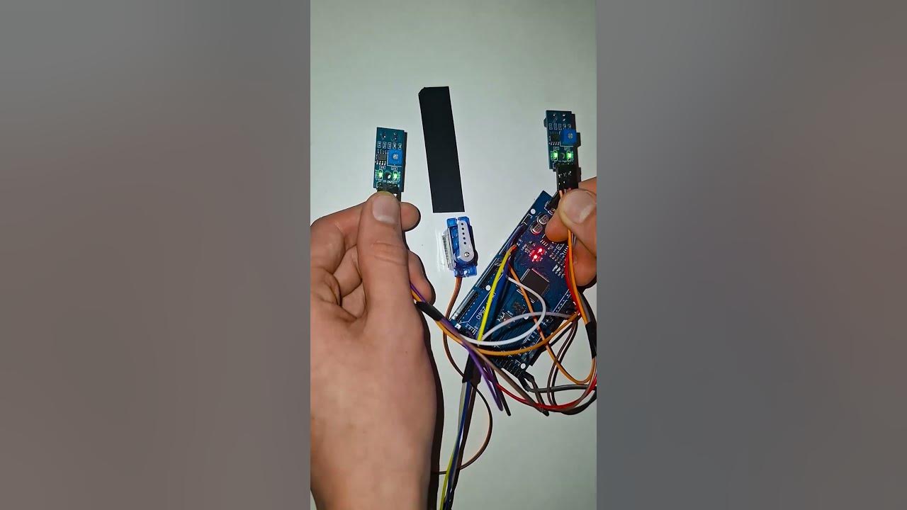 arduino servo + IR infrared sensor - YouTube