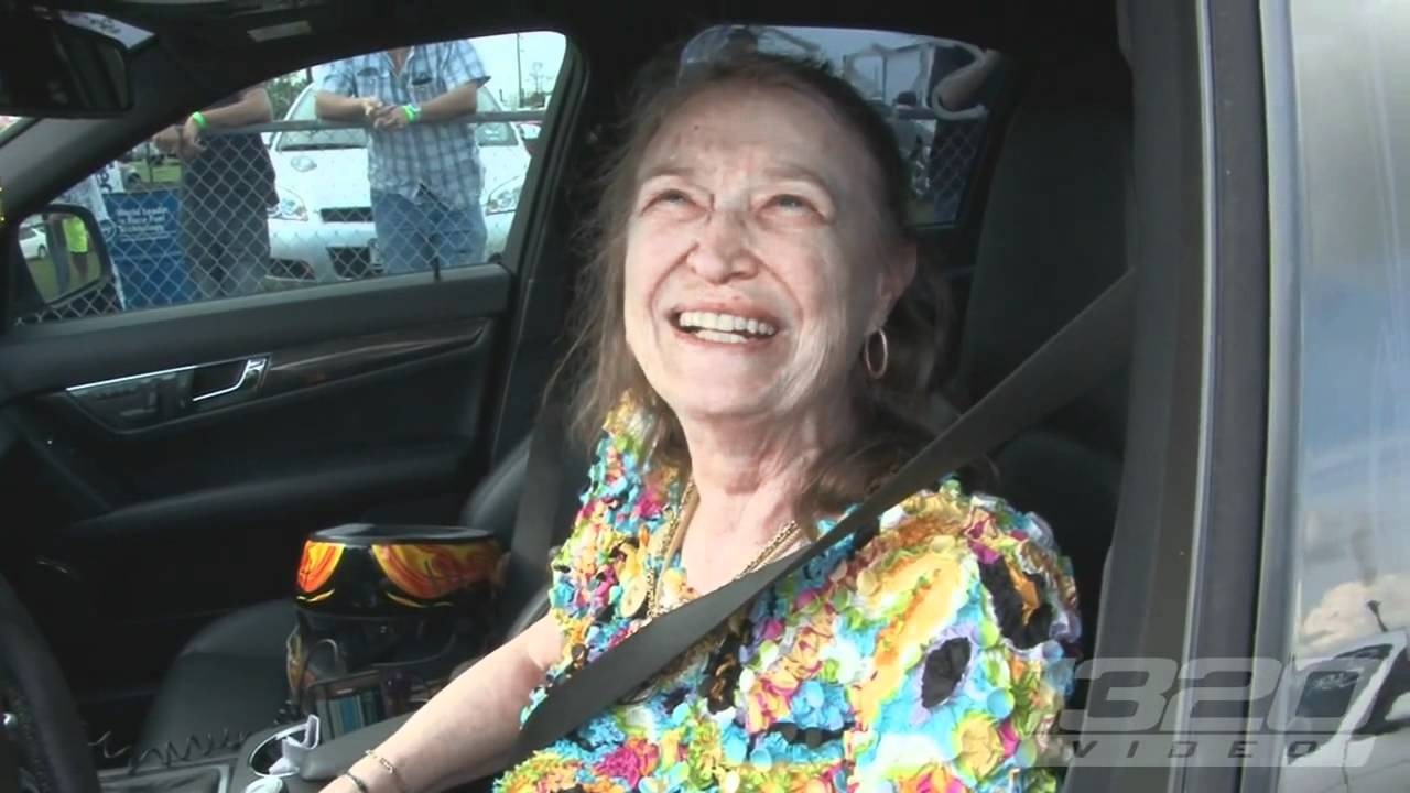 Drag racing grandma - YouTube