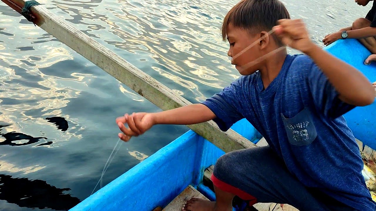 Gaya bocil strike ikan sambil berdiri, Nemo anak laut dari pulau ...