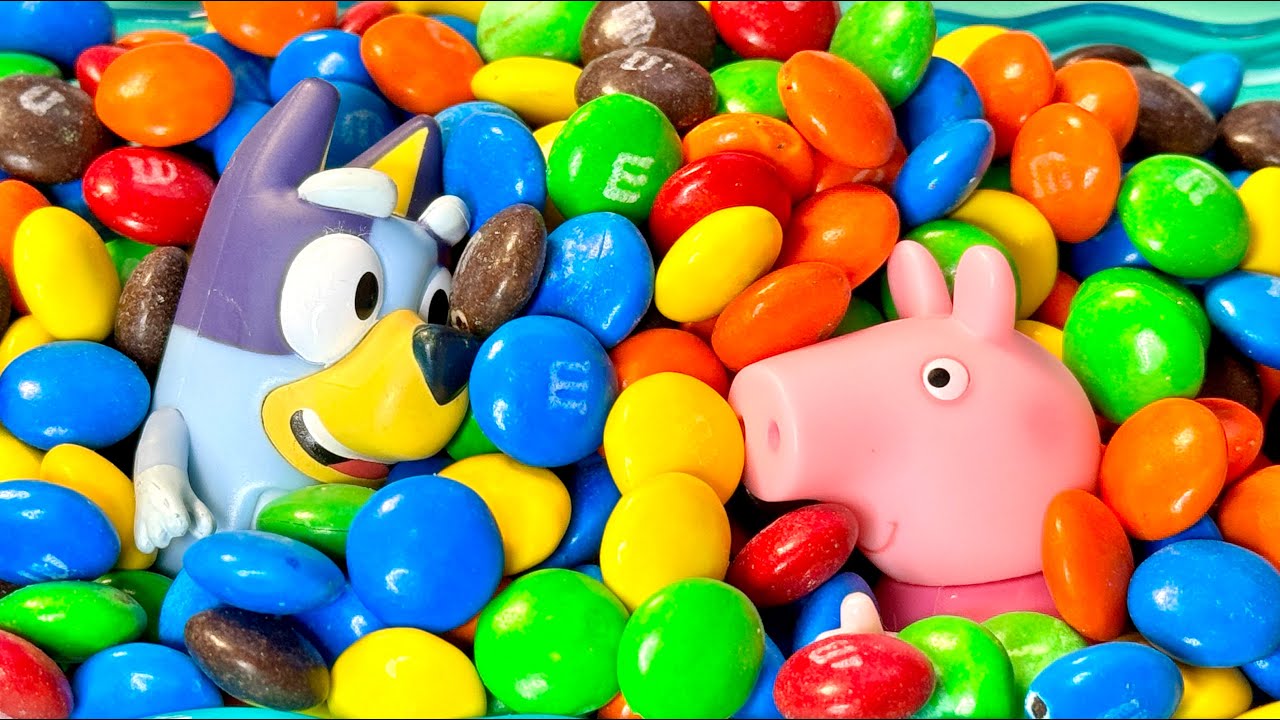 Bluey and Peppa Pig - Big Surprise - Bluey toys pretend play - YouTube