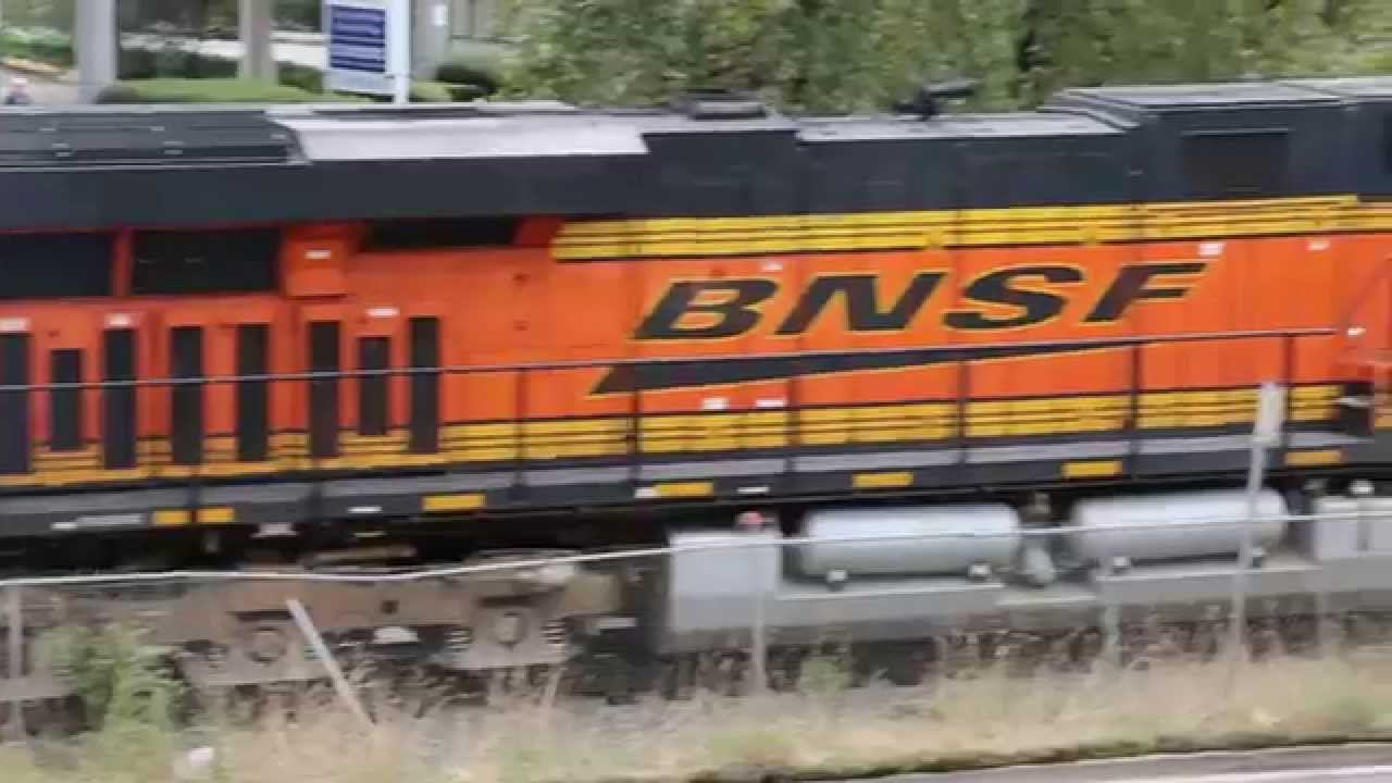 BNSF 5116 / 7476 / 6727 mixed freight train, New Westminster BC (02-Sep ...