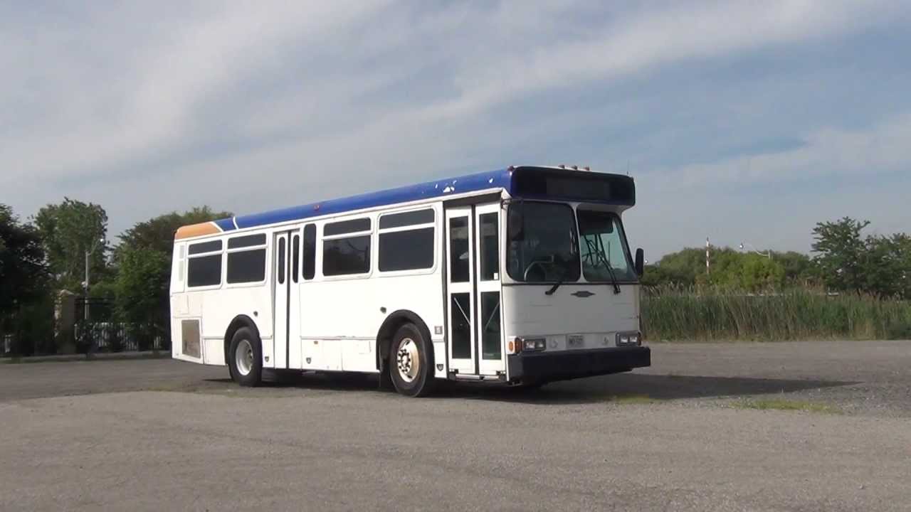 BABY ORION V 30 FOOT EX YRT 9401 EX LYNX ORLANDO BUS - YouTube