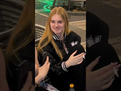 Non-Muslim Girl Smoking, Listens to Surah Kafiroon 😲 #shorts #shortsfeed #quran