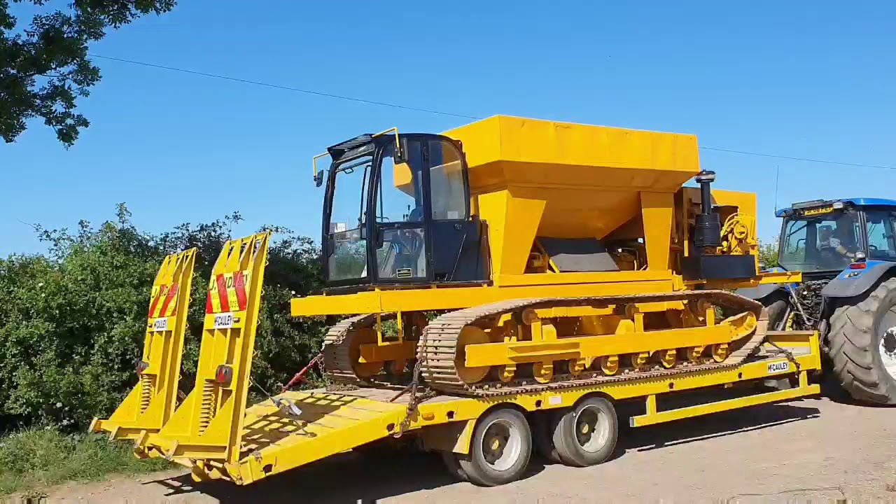 Tracked gravel hopper - YouTube