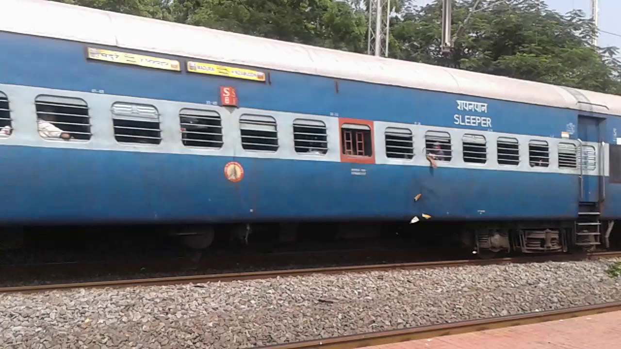 UTKRISHT COACHES on 12651 TAMIL NADU SAMPARK KRANTI EXPRESS - YouTube