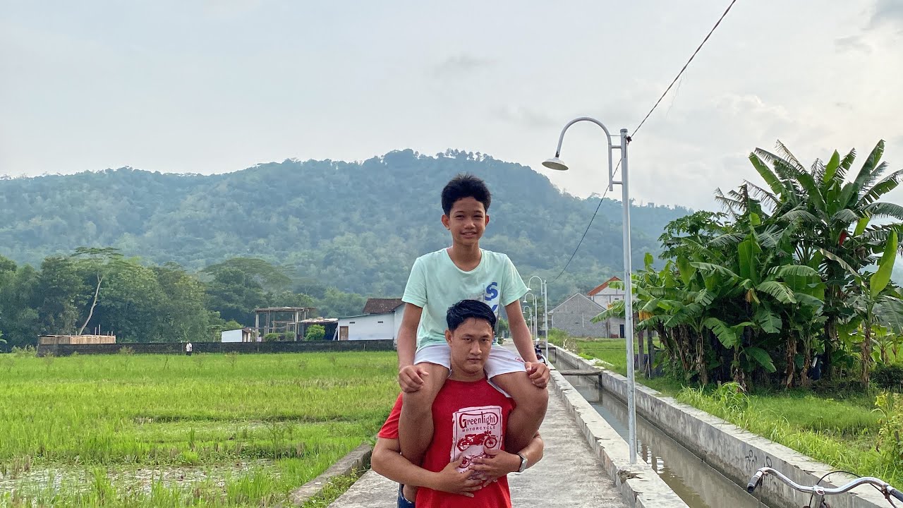 Shoulder ride piggy back squats challenges - YouTube