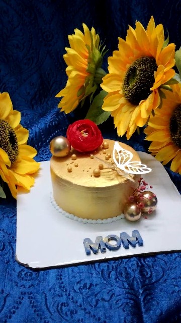 24k gold cake #londoncakedesigner #cakedecorating #pineapplecak # ...