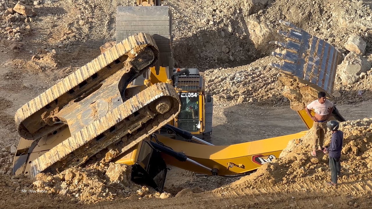 Insane operator Cat Excavator accident overturned can’t help by another ...