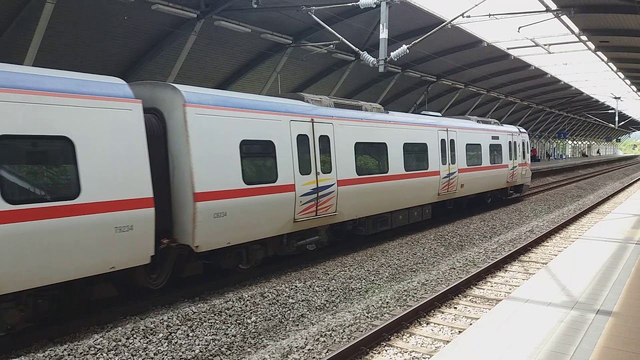 8/4/2018 KTM Komuter Class 92 (SCS 17) arrive at Rasa - YouTube