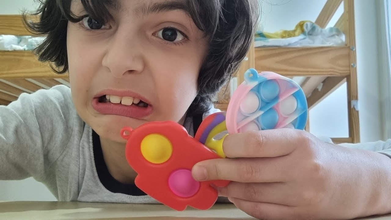 TESTING MY OLD FIDGET TOYS !! - YouTube