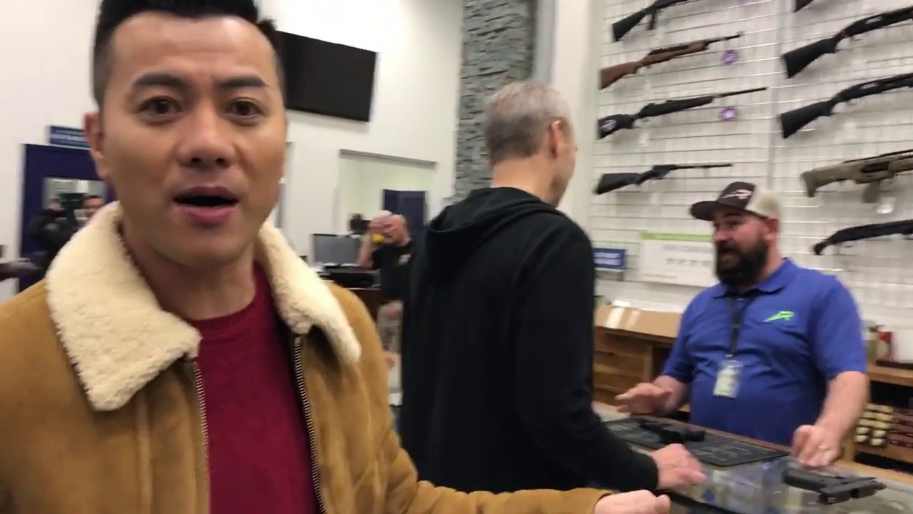 梁漢文 : 新年在 Vegas 與阿公 William So Wing Hong 蘇永康 一齊去左玩射槍，比d片大家睇下~~ - YouTube