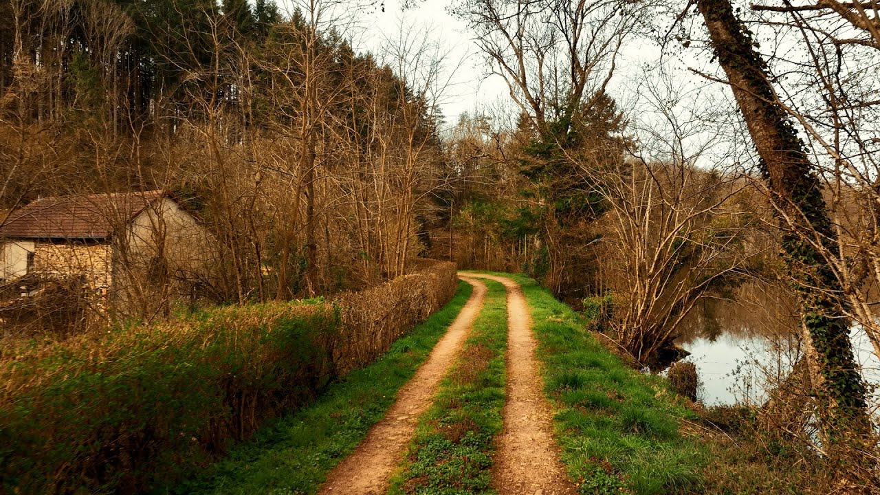 Drone - Moulin à Loddes dans l'Allier - YouTube
