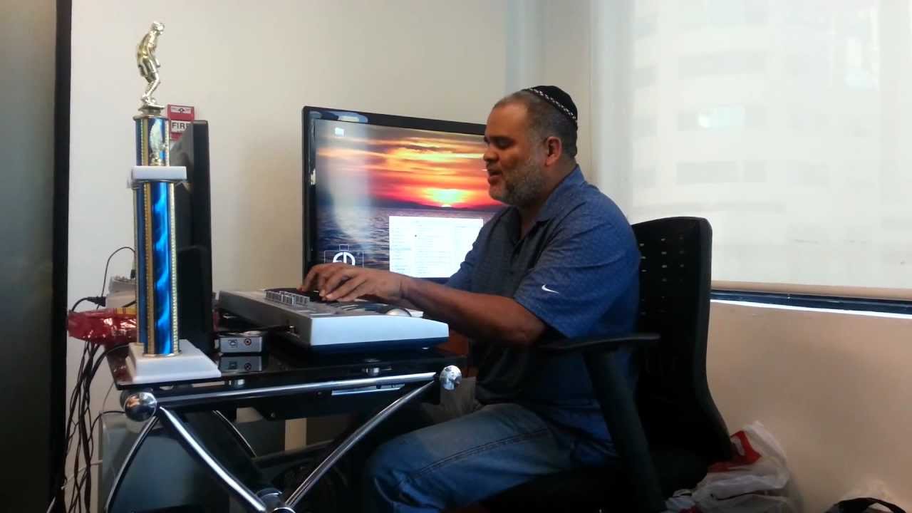 El Maestro Elian Davis - Tema inédito - YouTube