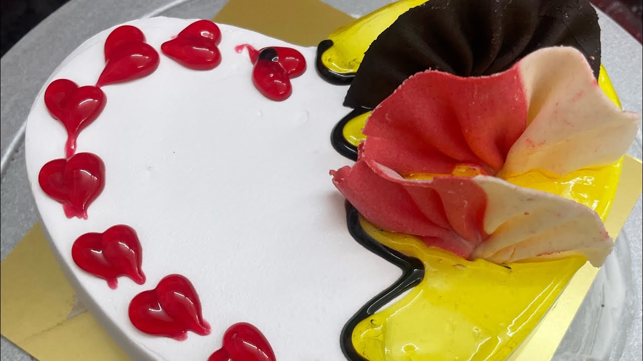 Dil cake 🎂 #shortvideo #youtubeshorts #cakeideas #cakerecipes #cake # ...