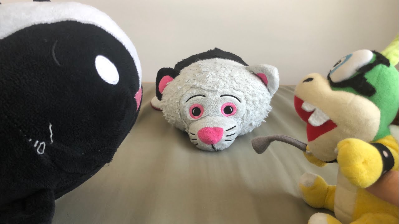 Stuffy Battles (Skunky vs. Iggy) - YouTube