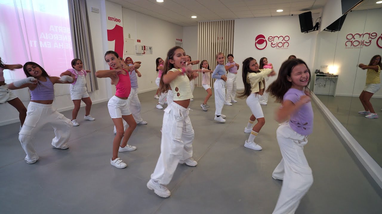 Emotion Dance Academy - Girlie Kids & Teens - Shake It Off (2024) - YouTube