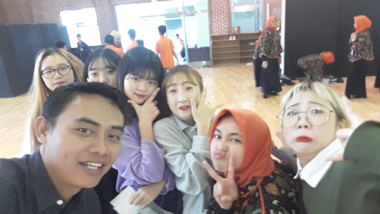 AEC SEMARANG Edutrip Batch VII: Korea - YouTube