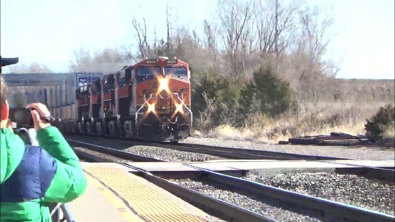 BNSF Intermodal WB Thru La Plata, MO - YouTube