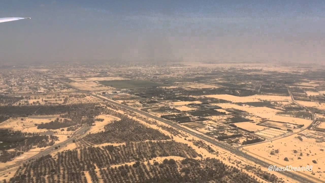 Landing in Dubai after a sandstorm - YouTube