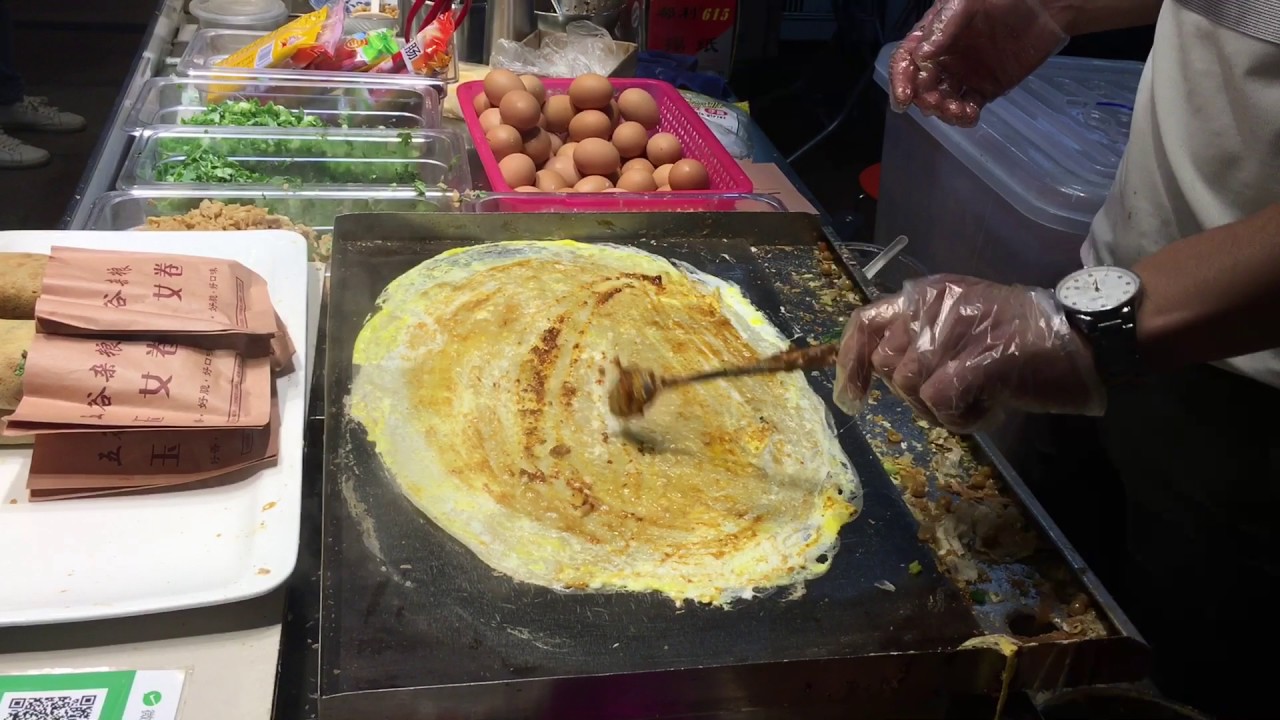 CHINESE STREET FOOD - JIANBING 煎饼果子 - YouTube