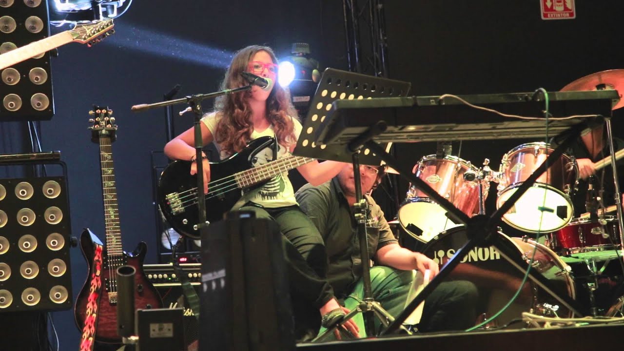 Shani Sánchez - When It Rains (Paramore Cover - Invierno 2015) - YouTube