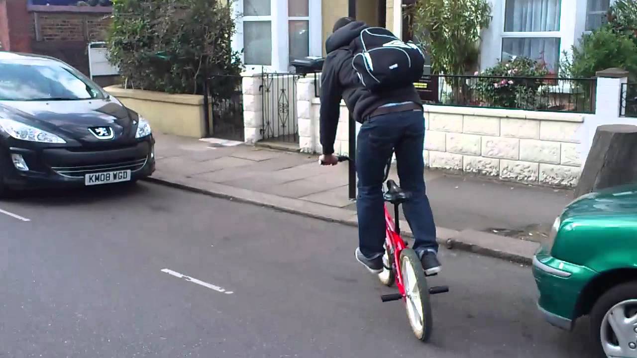 bike thief chased and filmed in london!!!! - YouTube
