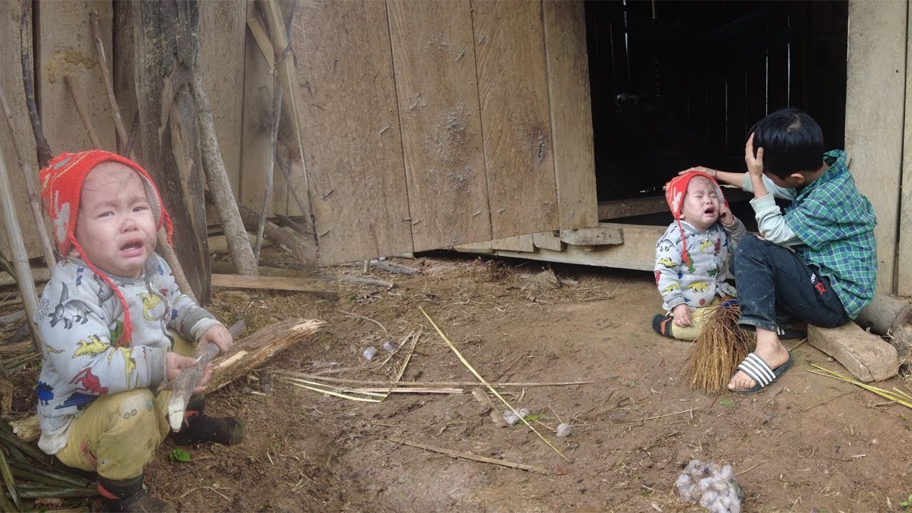 The difficult life of two poor orphans, without a father by their side ...