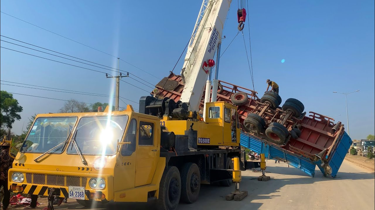 Load Truck Fail Accident បើកបរសូមប្រុងប្រយ័ត ឡានបើកធ្លាក់ផ្លូវ - YouTube