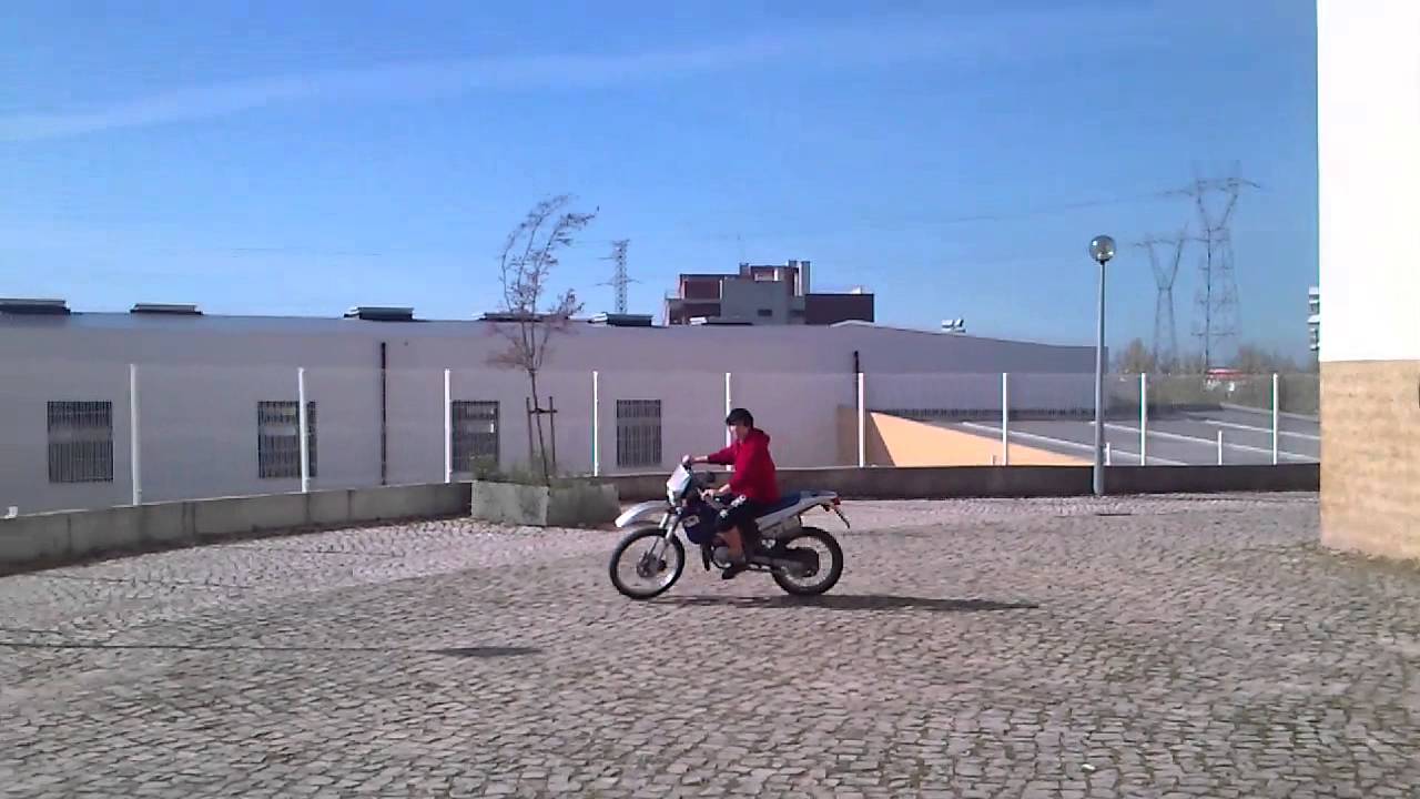 O Diogo Pinto a andar de mota com mudanças pela primeira vez - YouTube