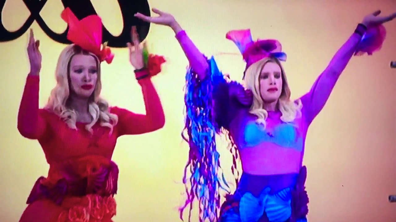 Fashion show ending (White Chicks) - YouTube