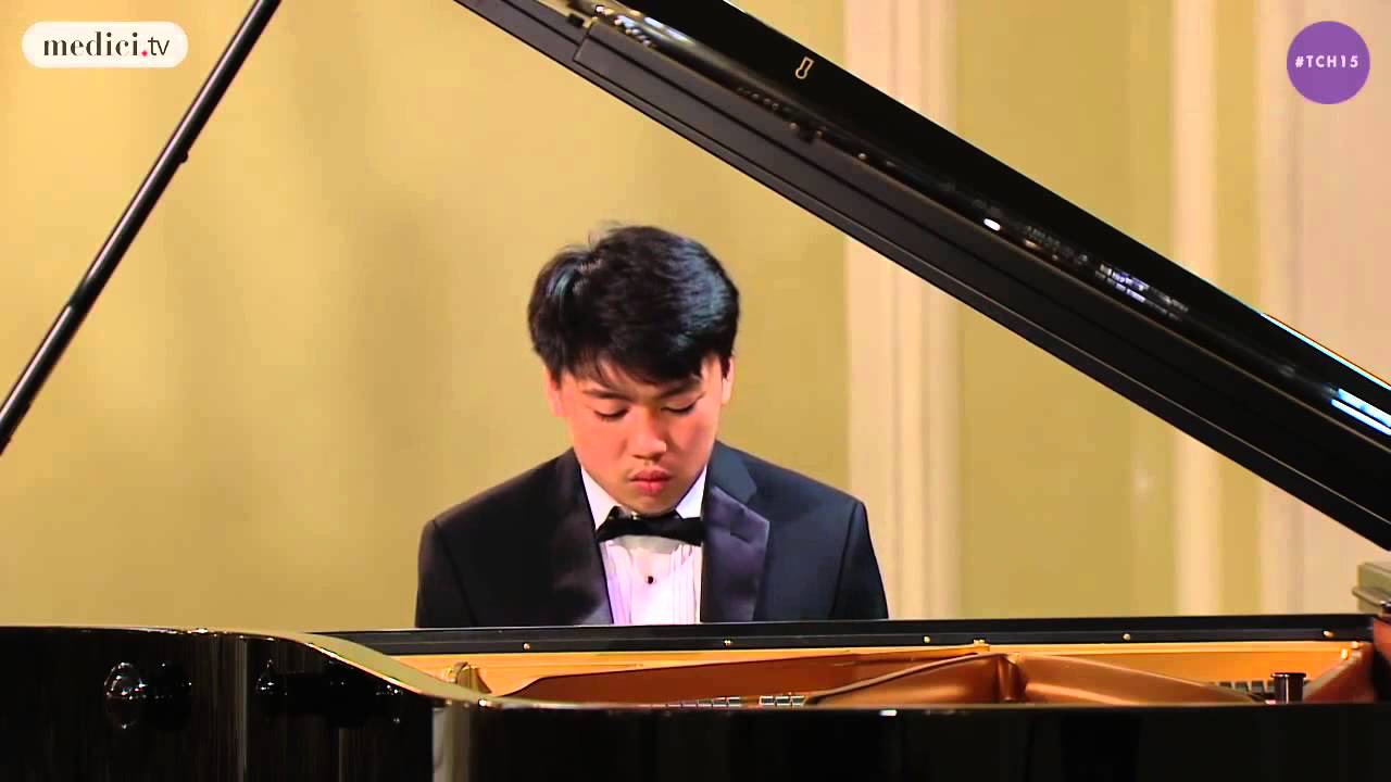 George Li plays Bach Prélude and Fugue in G minor, BWV 885, No 16 - YouTube