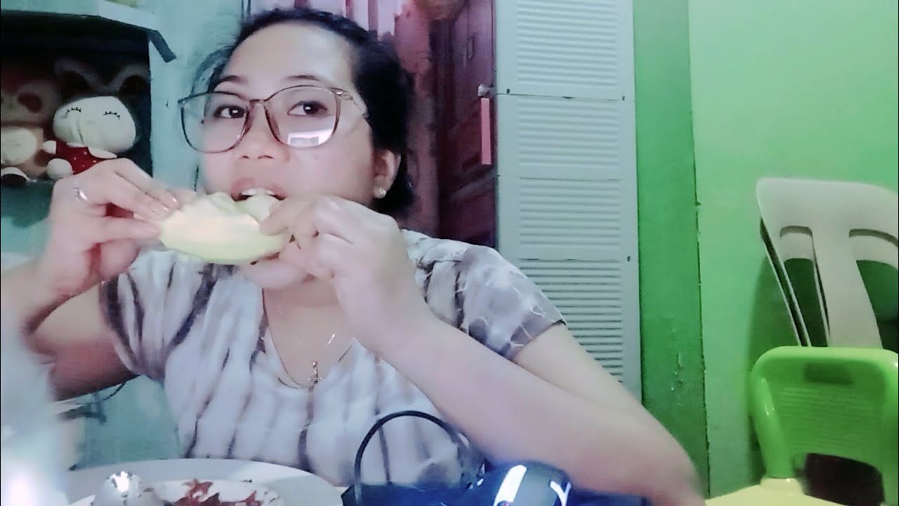 EATING GREEN MANGO w/ALAMANG NAPAKASARAP - YouTube