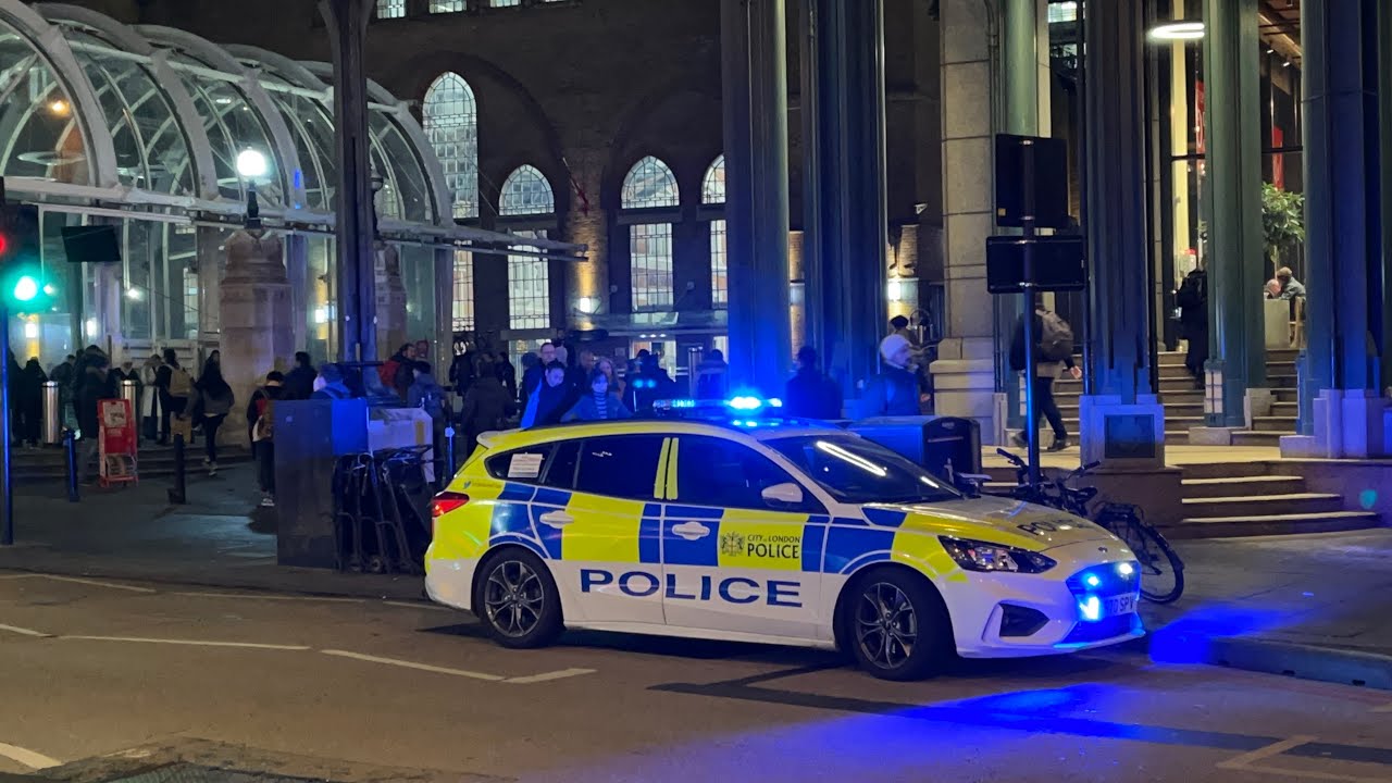 City of London Police responding - YouTube