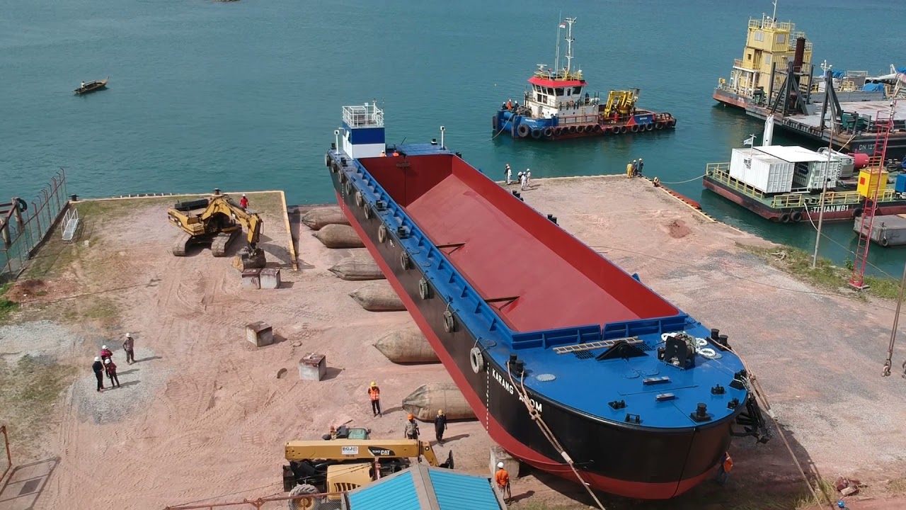 Launching Split Hopper Barge “KARANG ANOM” - Built by PT Amedco Jaya ...
