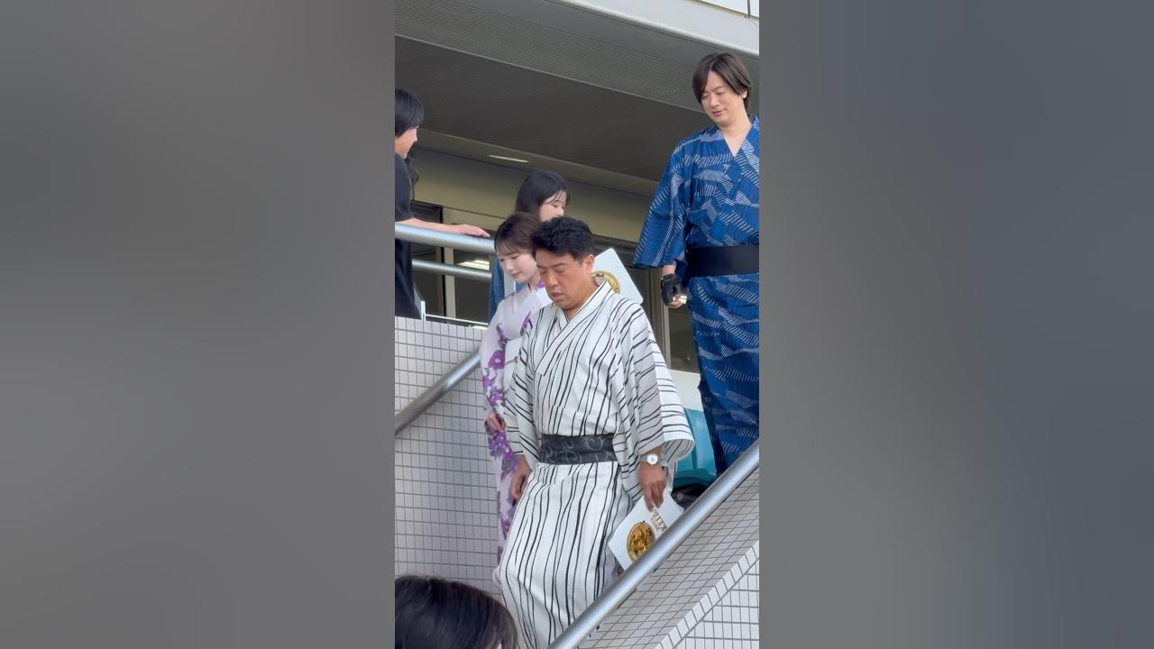 オープニング撮りのためウィナーズサークルに向かう DAIGOさんほか、みんなのKEIBA出演者の皆さん - YouTube