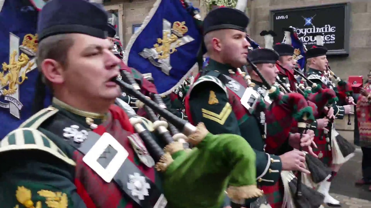 Scots Army Band parades The Royal Mile - [4K/UHD] - YouTube