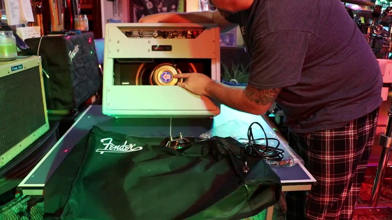 Unboxing Fender Limited Edition '65 Princeton Reverb Sonic Gold 1x12 ...