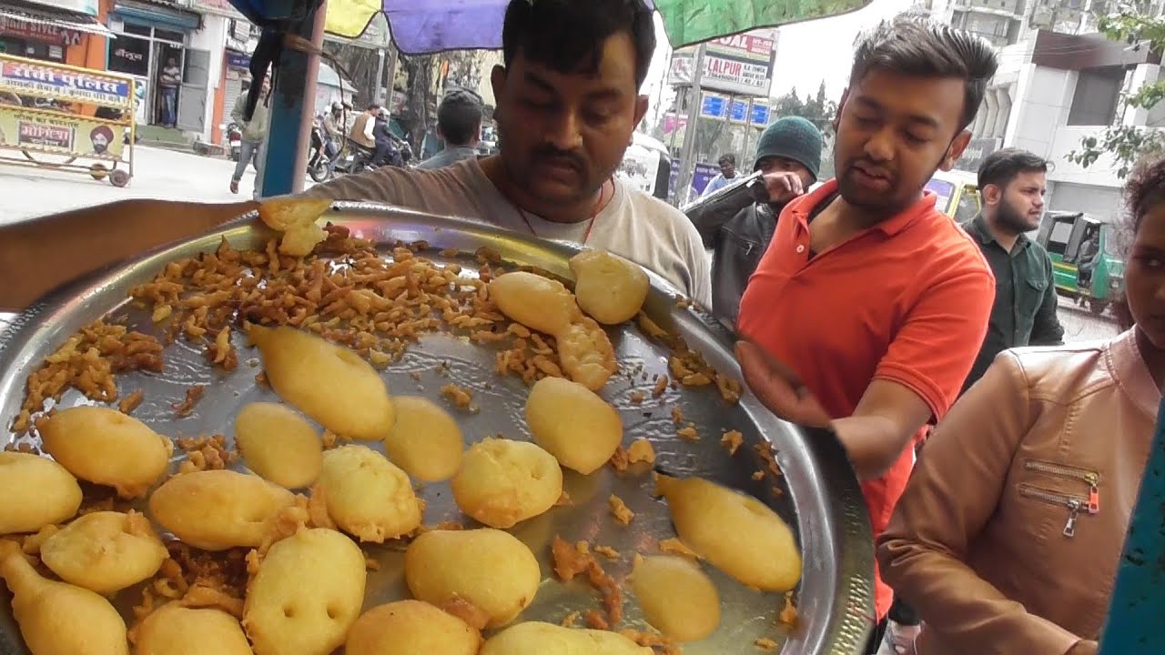 Best Place to Eat Breakfast in Ranchi - Dhooska @ 5 rs each - Indian ...