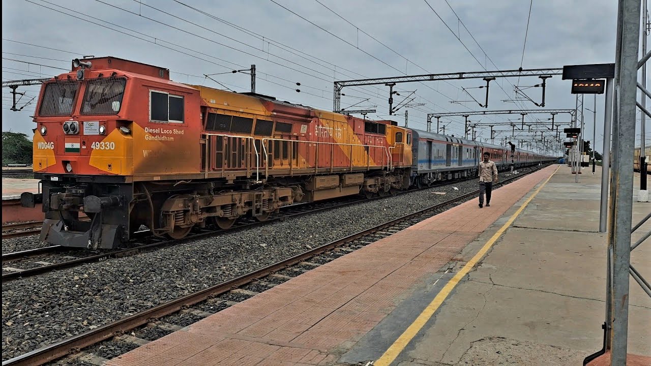 New LHB Rake with Wdg 4g 49330 Gandhidham Locomotive Arriving ...