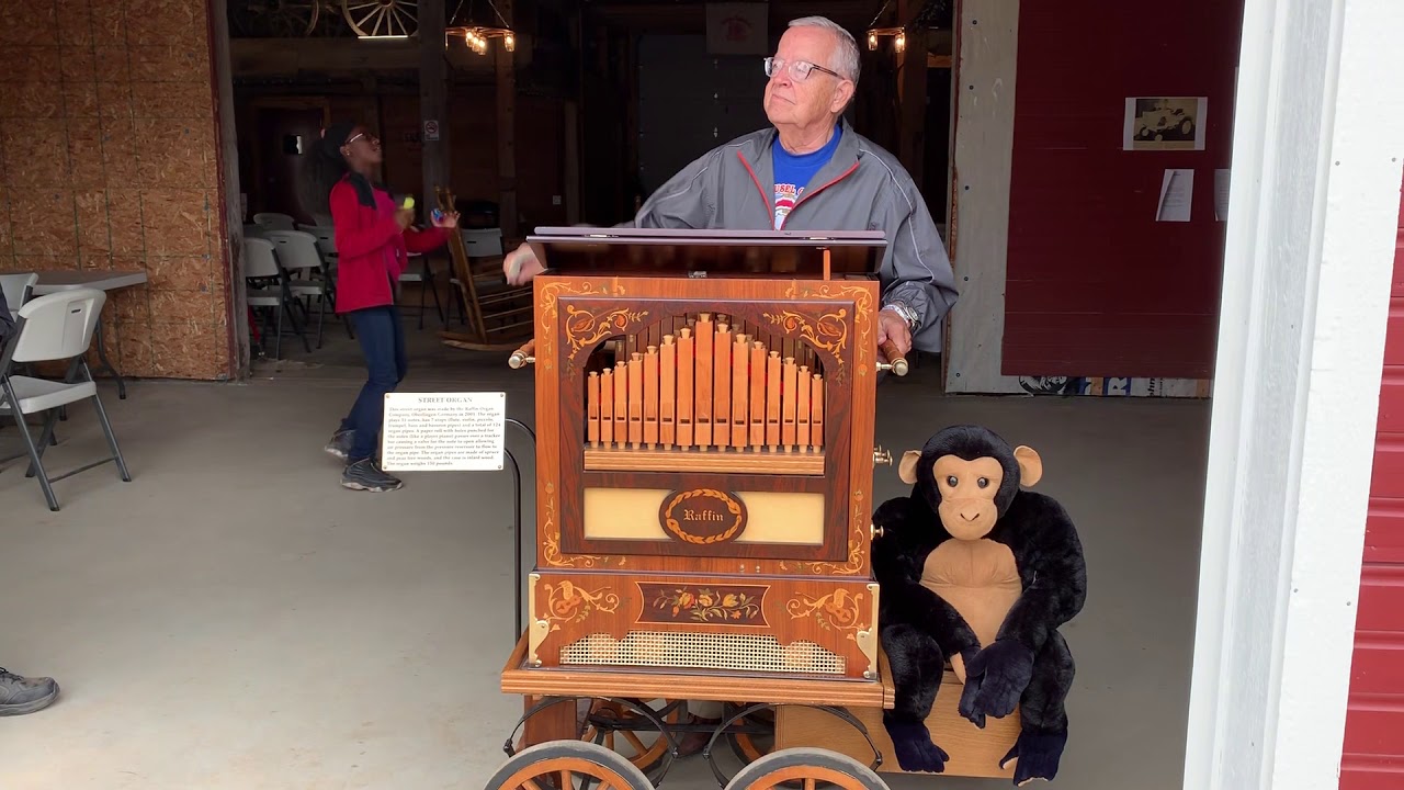 Dave Mahr's Raffin 31/124 crank organ plays 'Sirenenzauber' @ the 2019 ...