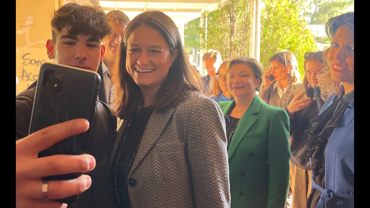 Ψηφιακούς πίνακες σε κάθε τμήμα σχολείου της χώρας, ανακοίνωσε από την ...