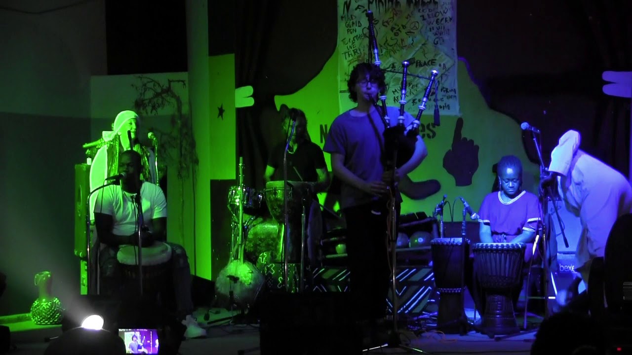 Adrian Dickinson Pipes Pekine - YouTube