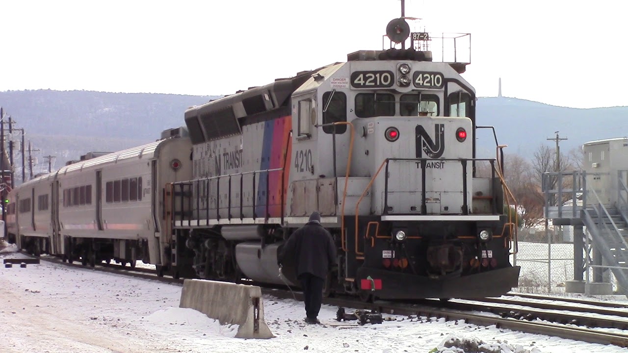 NJ Transit GP-40PH-2B #4210 departing Port jervis with 7 car consist ...