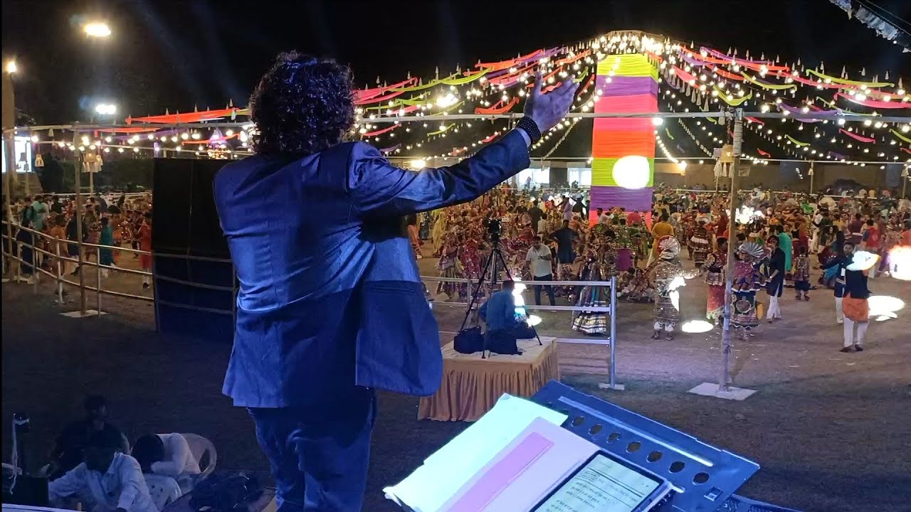 Mor Bani Thangat kare Akshay Tamayche Navratri 2022 Radhe Upavan - YouTube