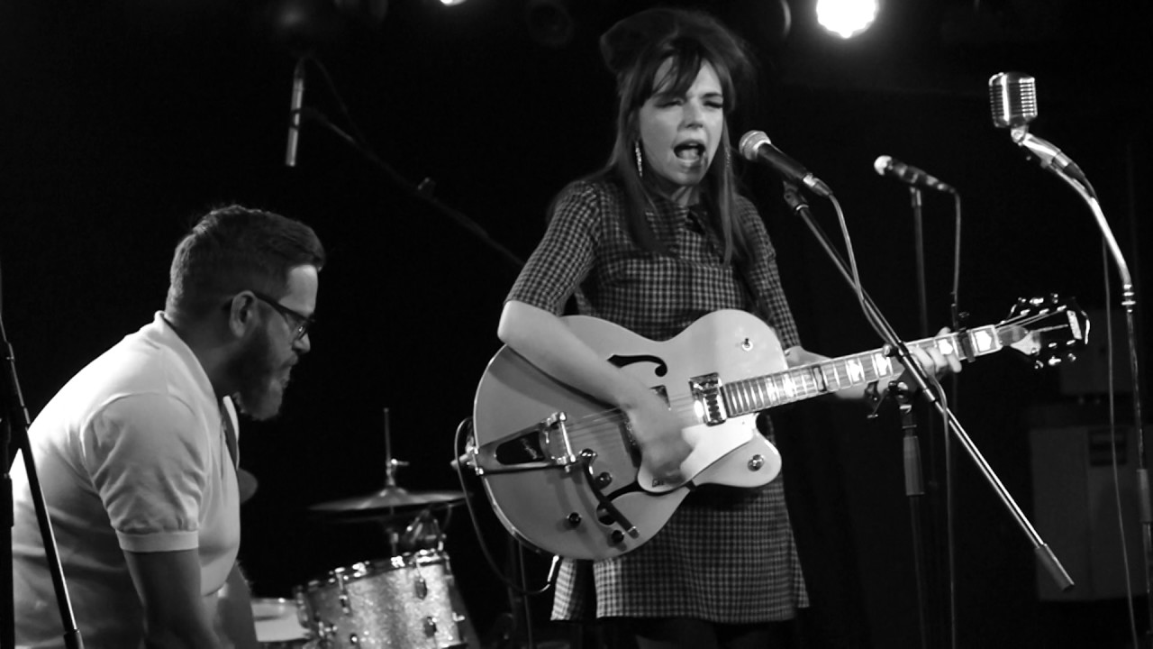 Emily Capell - No Worries (Live @ Manchester, Apr 2017) - YouTube