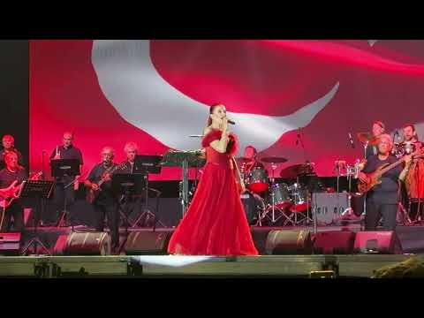 Candan Erçetin - İzmir Marşı ( İzmir Kültür Park Konser )