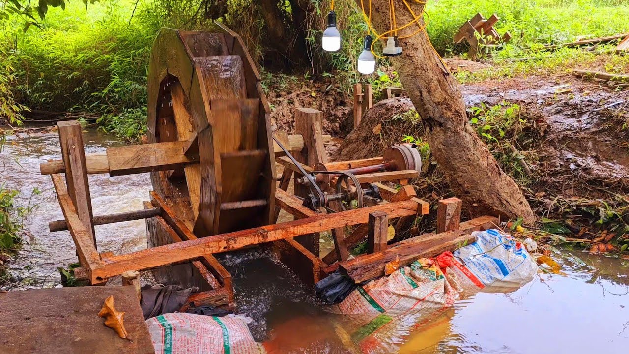 Construction Of Hydroelectric Wheels From wood Finish | Building Off ...